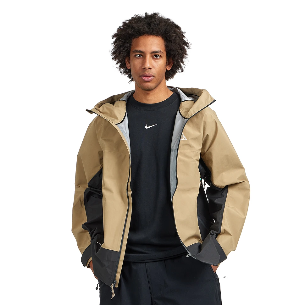 Nike - ACG "Misery Ridge" Storm-FIT ADV-GORE-TEX Jacket (Parachute ...