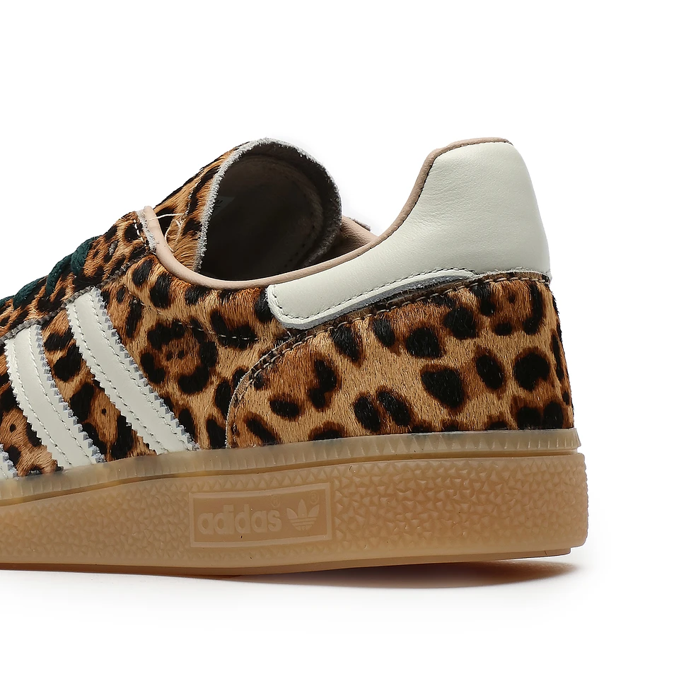 adidas - Handball Spezial W (Magic Beige / Ivory / Aurora Ivy) | HHV